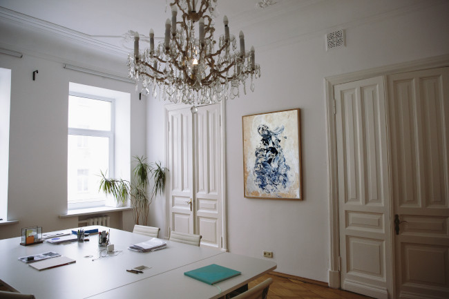 The Power of Abstract Art in Interior Design - ezeeart